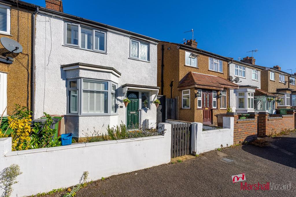 William Street, Bushey, WD23 3 bed semi-detached house for sale - £520,000