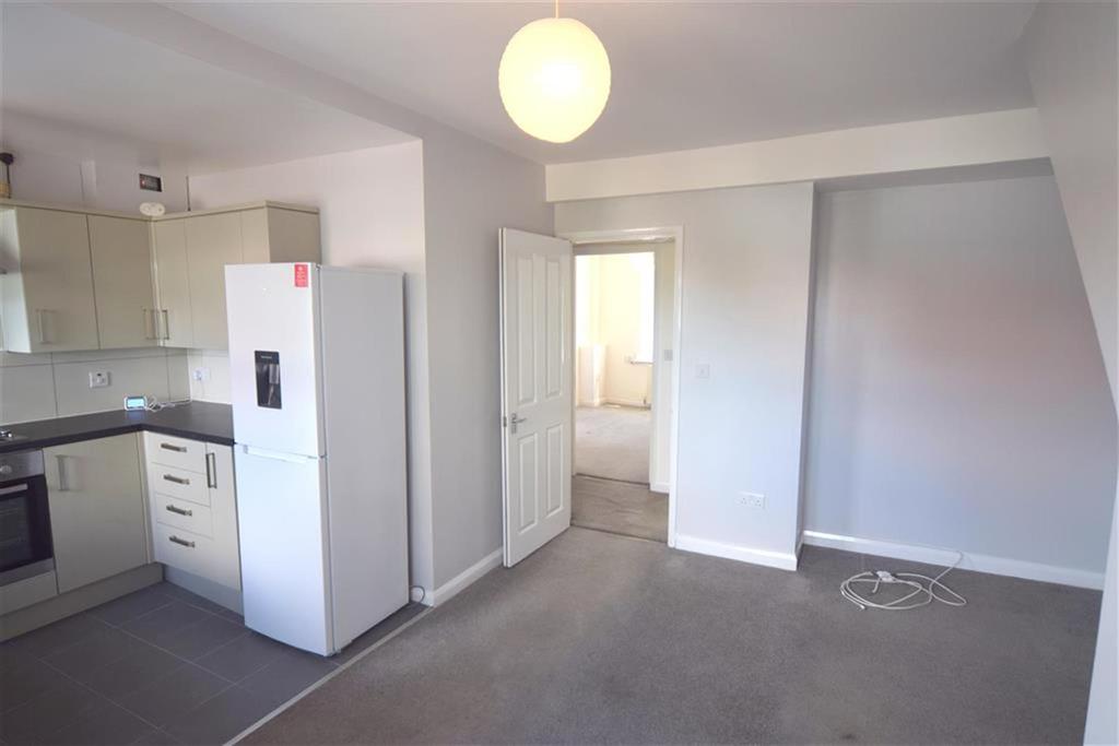 Central Road, Worcester Park, KT4 8HT 2 bed flat - £1,300 pcm (£300 pw)