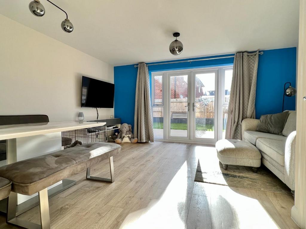 James Sleeman Close, Great Oldbury... 3 bed semi-detached house - £318,500