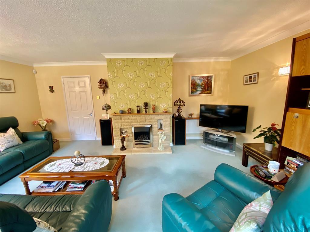 Court House Gardens, Cam, Dursley... 4 bed detached house - £560,000