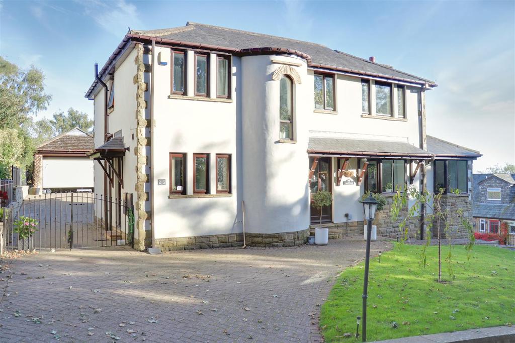 Larkfield Drive, Rawdon 4 bed detached house - £725,000