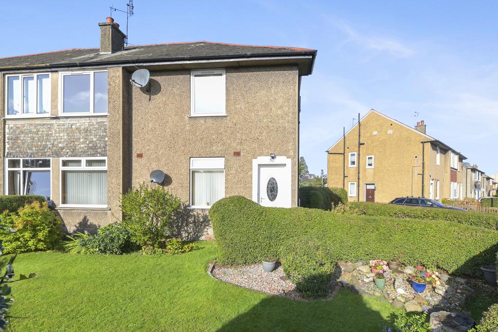 32 Pilton Place, Edinburgh, EH5 2EX 2 bed flat - £145,000