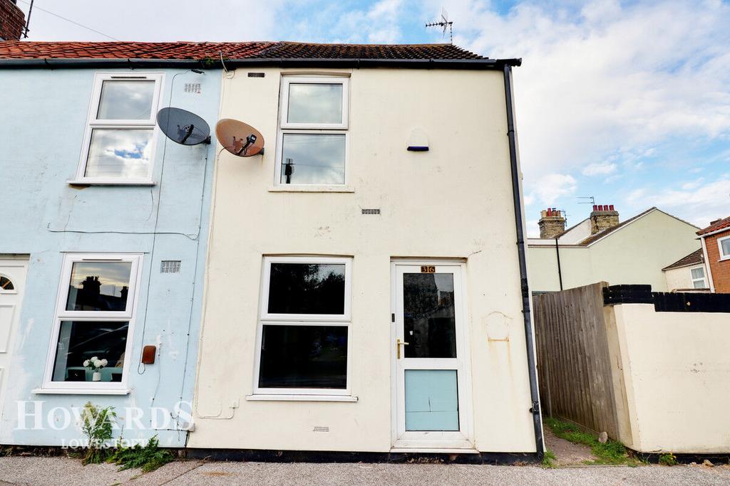 Melbourne Road, Lowestoft 2 bed end of terrace house - £125,000