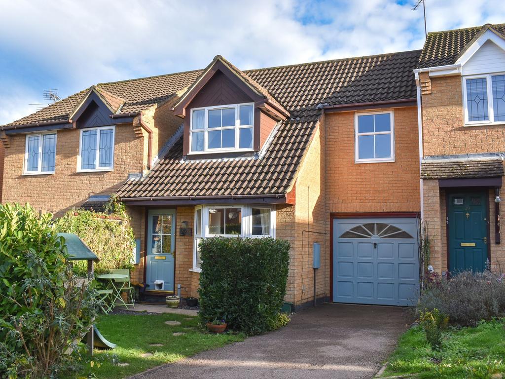 Acorn Way, Silverstone, NN12 3 bed terraced house - £325,000