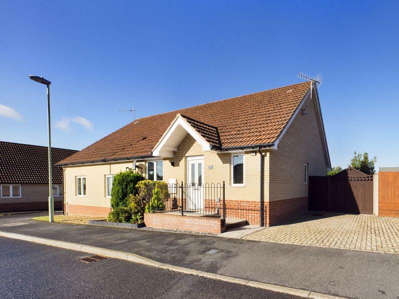 Royston Drive, Thurston 2 bed semi-detached bungalow for sale - £232,000