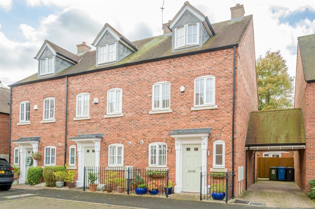 Stanham Close, Wombourne, WV5 9JL 4 bed townhouse - £395,000