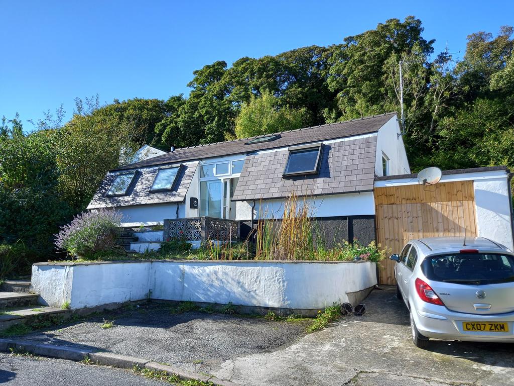 Coed Y Castell, Bangor LL57 3 bed detached bungalow - £275,000