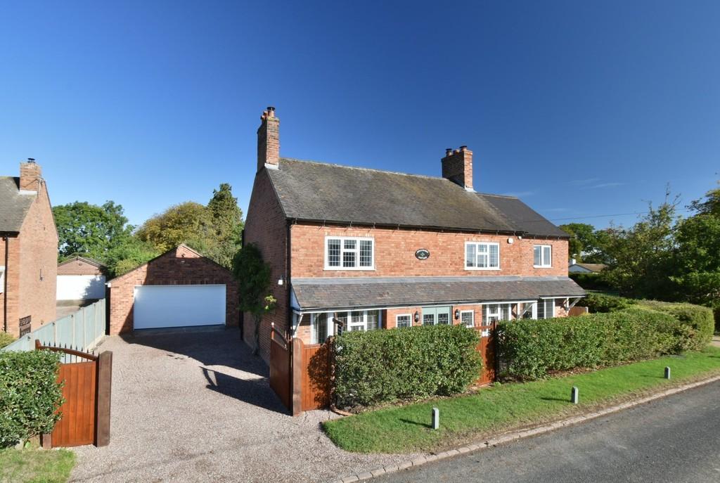 Woodhouses, Yoxall, Staffordshire 4 bed detached house for sale - £895,000