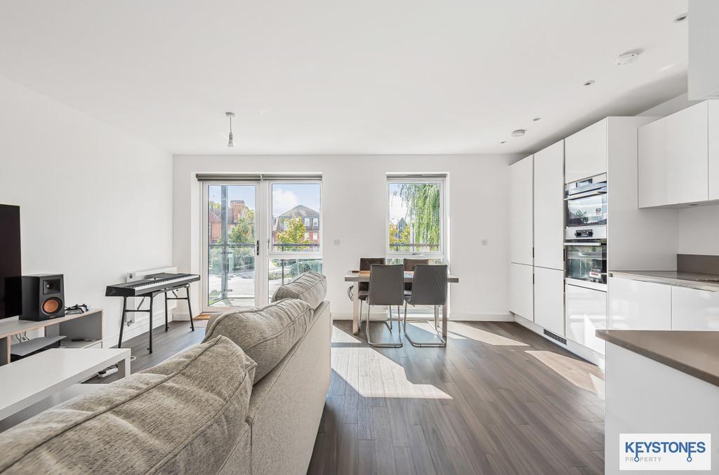 St. Clements Avenue, Harold Wood... 2 bed apartment - £435,000