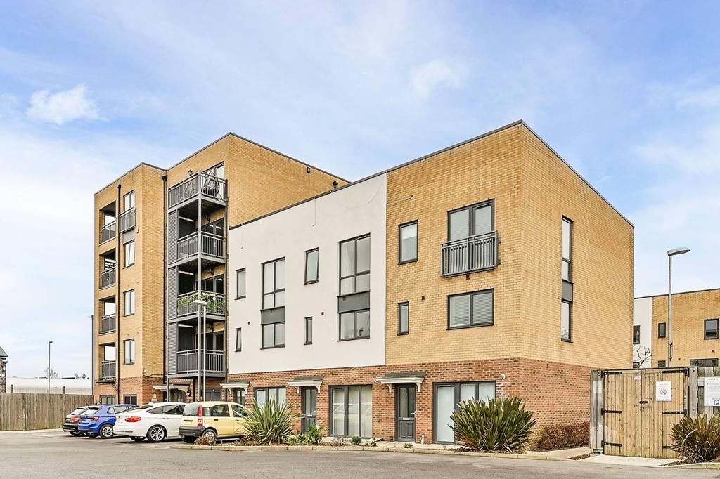 Watson Place, South Norwood, London... 2 bed flat - £325,000
