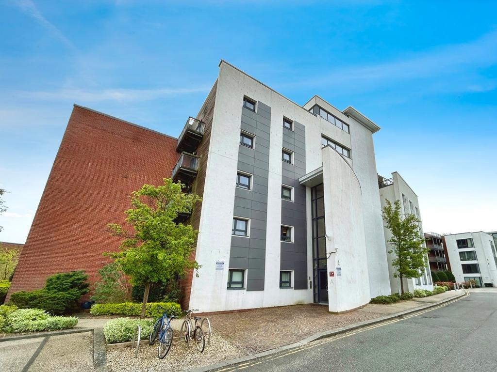 Wilmslow Road, Manchester, M20 2 bed flat - £1,650 pcm (£381 pw)