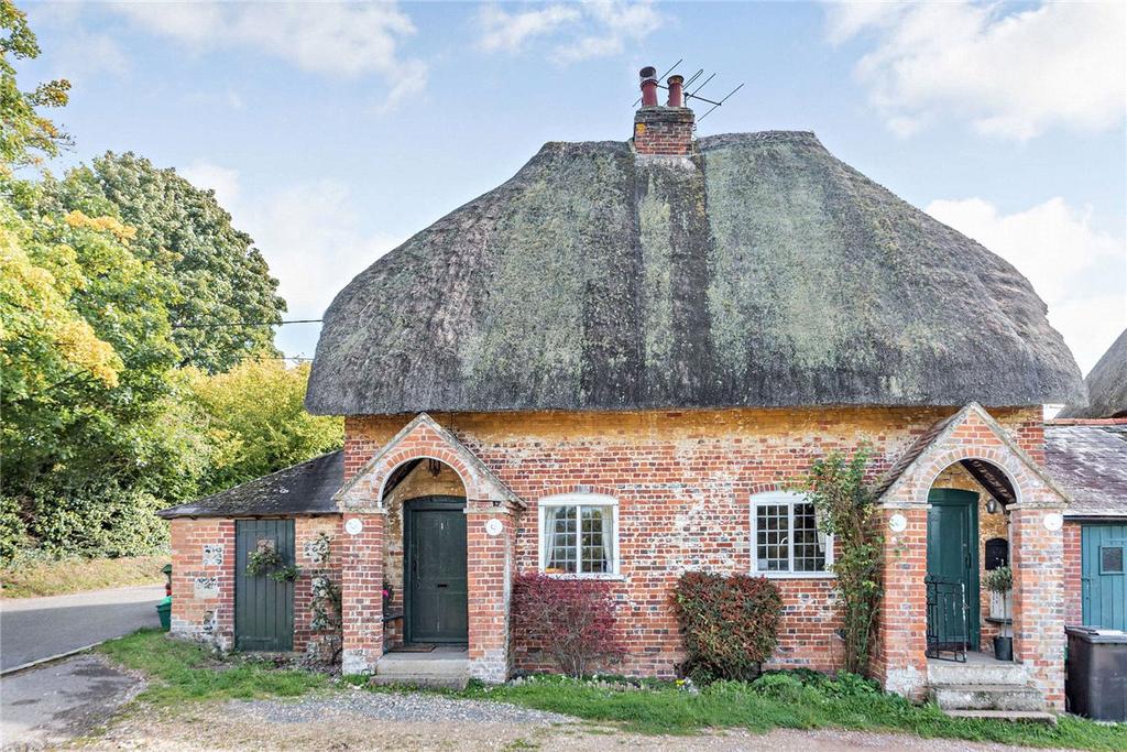 Leverton, Hungerford, Berkshire, RG17 2 bed cottage for sale - £450,000