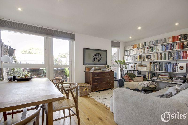 Elmbridge Walk, London, E8 3 bed maisonette - £660,000