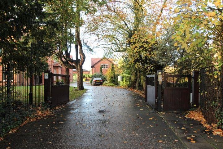 Curzon Park South, Chester 2 bed semi-detached house - £900 pcm (£208 pw)