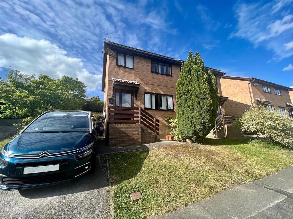 Smithy Carr Avenue, Chapeltown... 3 bed semi-detached house - £180,000