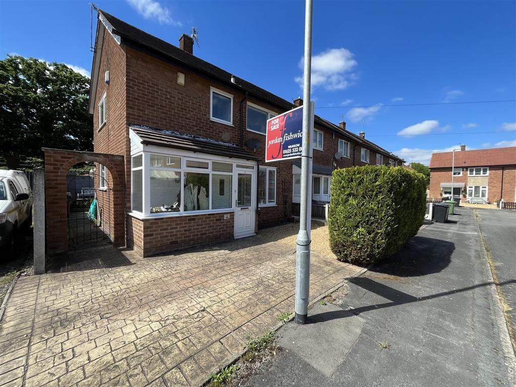 Harefield Road, Handforth 2 bed mews - £1,100 pcm (£254 pw)