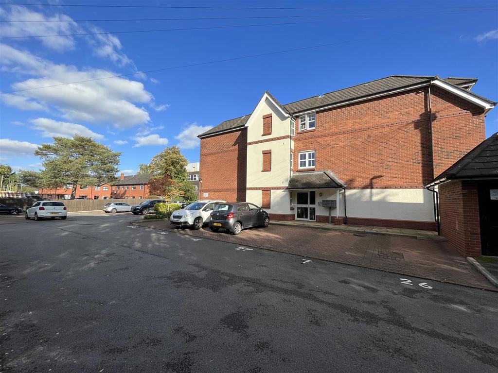 Wilmslow Court, HANDFORTH 2 bed flat - £1,100 pcm (£254 pw)
