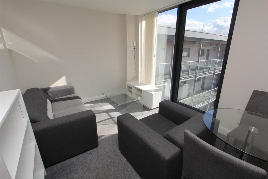 Victoria House, Skinner Lane, Leeds 2 bed apartment - £135,000