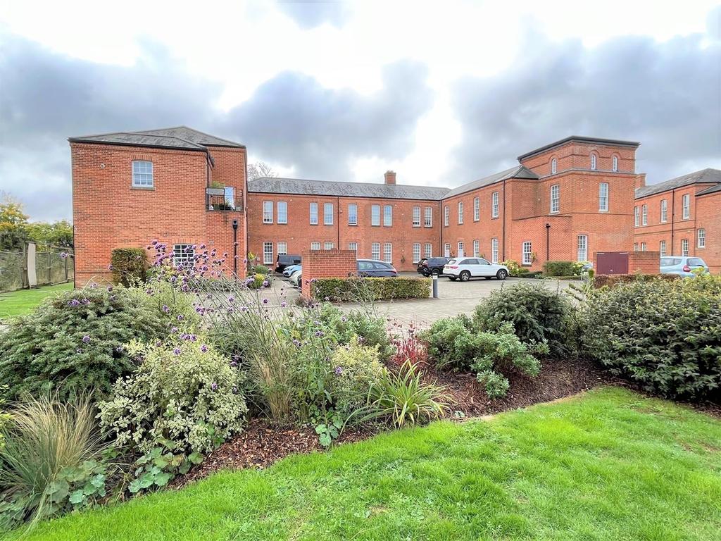 Whitecroft Park, Newport 2 bed apartment - £250,000
