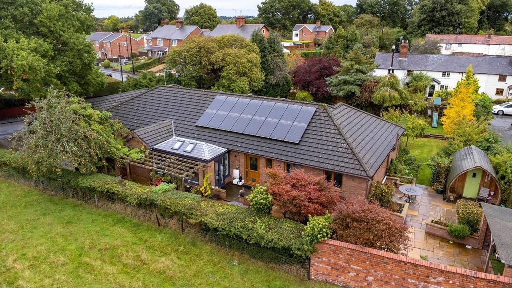 Trehowell Lane, Chirk Bank 6 bed detached bungalow for sale - £550,000
