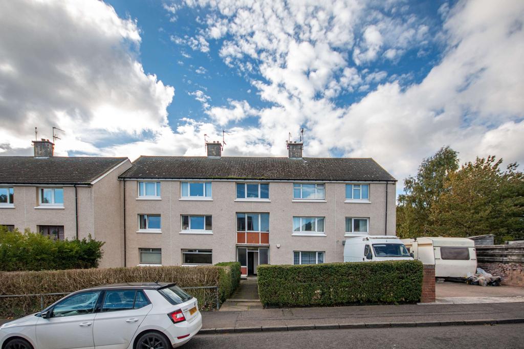 Firrhill Drive Edinburgh EH13 9ER... 2 bed flat - £875 pcm (£202 pw)
