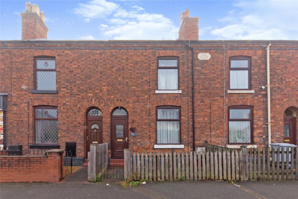 Broad Street, Crewe, Cheshire, CW1 2 bed terraced house - £80,000