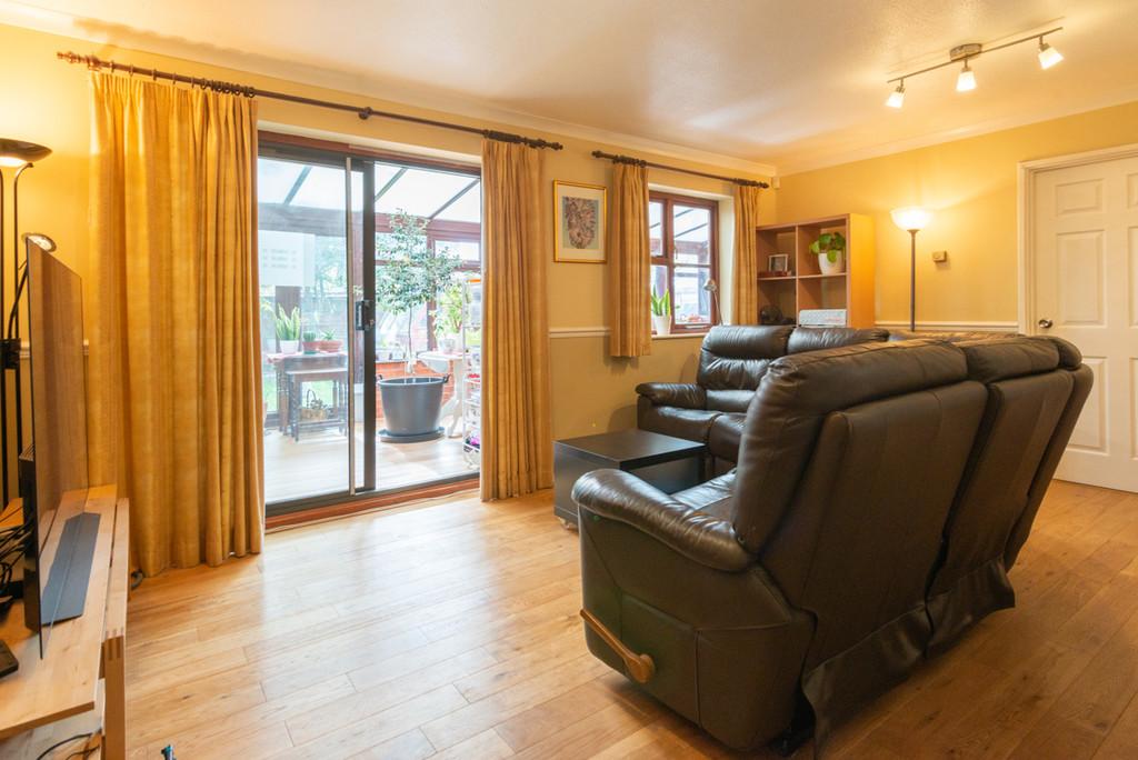 Basildon Court, Mill Road, Leighton Buzzard 4 bed terraced house - £375,000