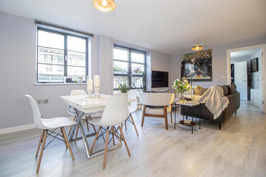 Bateman's Row, Shoreditch, EC2A 1 bed apartment - £2,250 pcm (£519 pw)