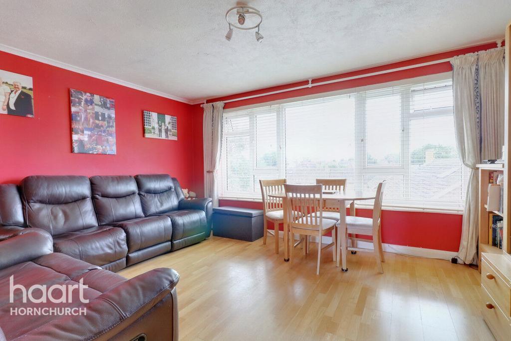 Victor Walk, Hornchurch 2 bed maisonette - £240,000