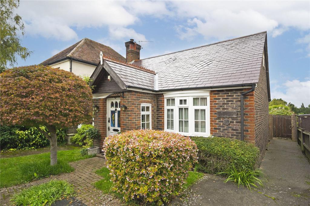 Victoria Road Knaphill Woking Gu21 2 Bed Detached House For Sale £