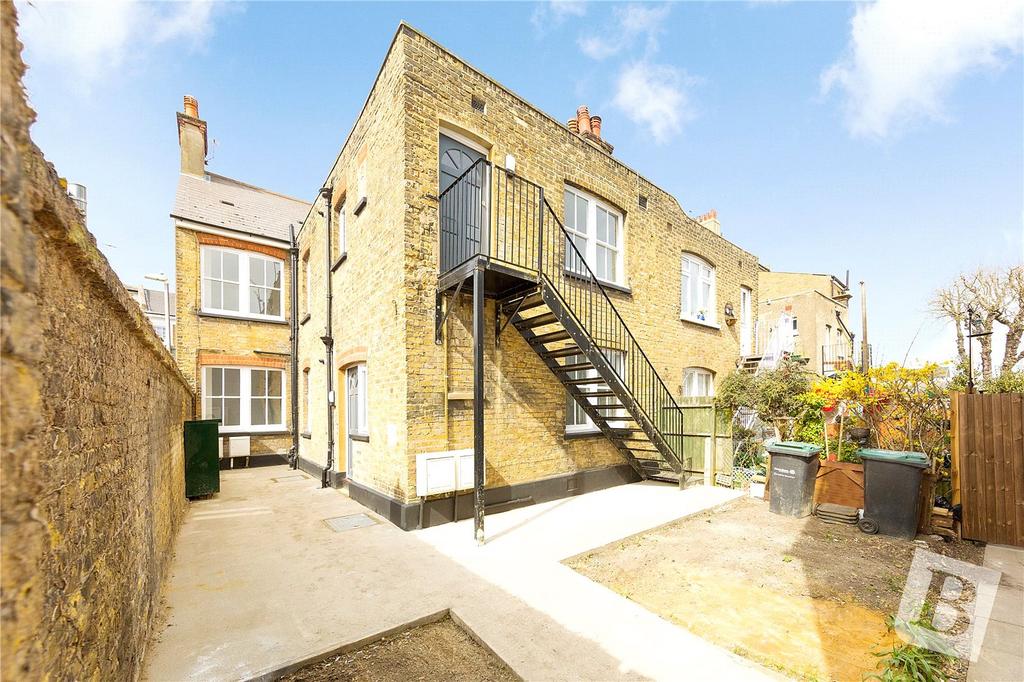 Clarence Row, Gravesend, Kent, DA12 1 bed apartment - £1,200 pcm (£277 pw)