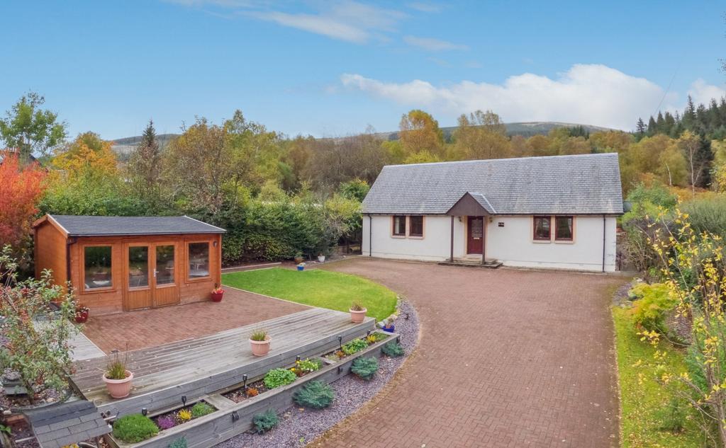 Strathyre, Callander, Stirling, FK18 8NA 3 bed bungalow for sale - £335,000