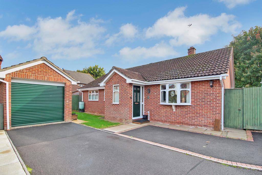 Woodborough Close, Trowbridge 3 bed detached bungalow - £365,000