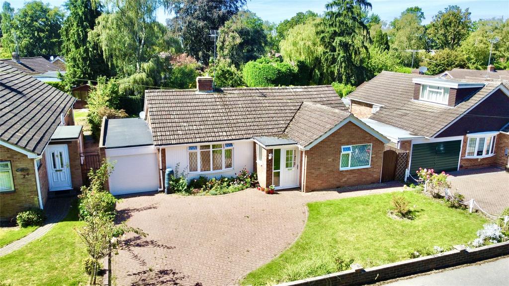 Pine Drive, Finchampstead, Wokingham... 3 bed bungalow - £575,000