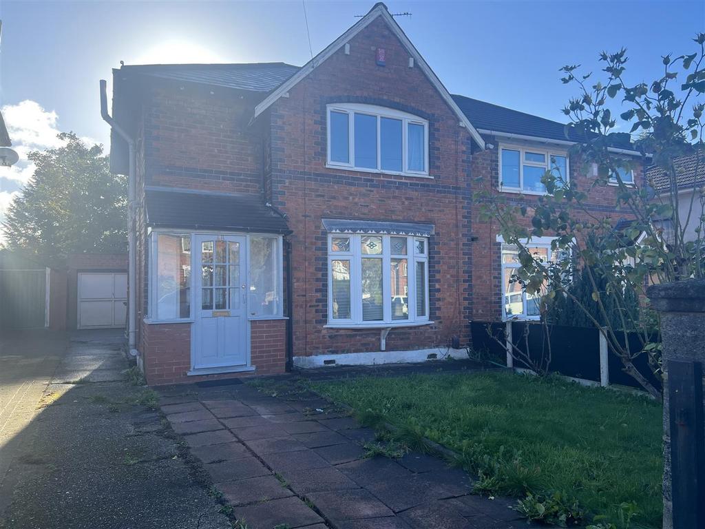 Alexandra Road, Walsall 3 bed semi-detached house - £1,100 pcm (£254 pw)
