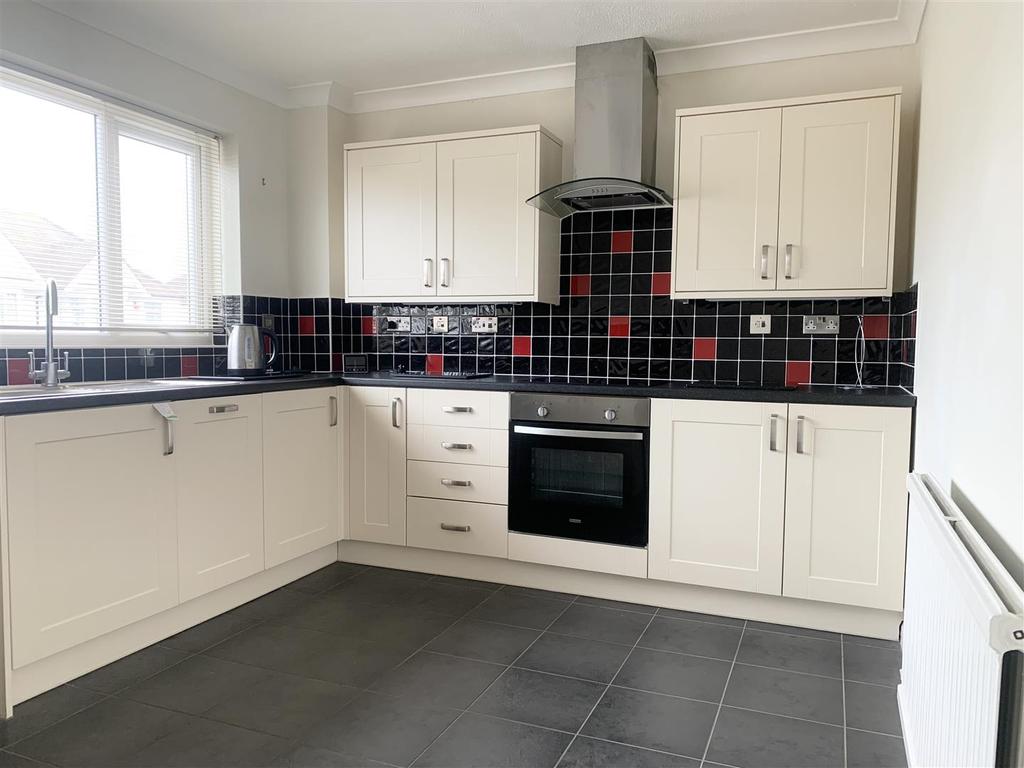 Osborne Road, Broadstairs 2 bed flat - £850 pcm (£196 pw)