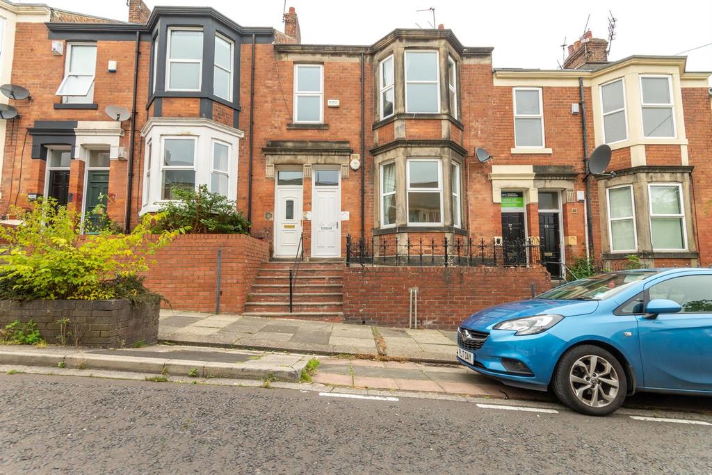 Greystoke Avenue, Sandyford... 3 bed flat - £1,108 pcm (£256 pw)