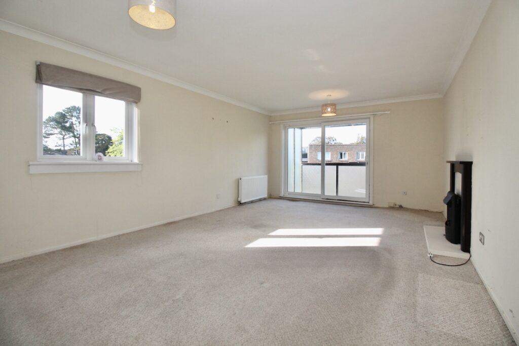 Cramond Vale, Cramond, Edinburgh EH4 6RB 3 bed apartment - £225,000