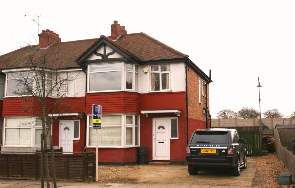 London, UB6 3 bed semi-detached house - £650,000