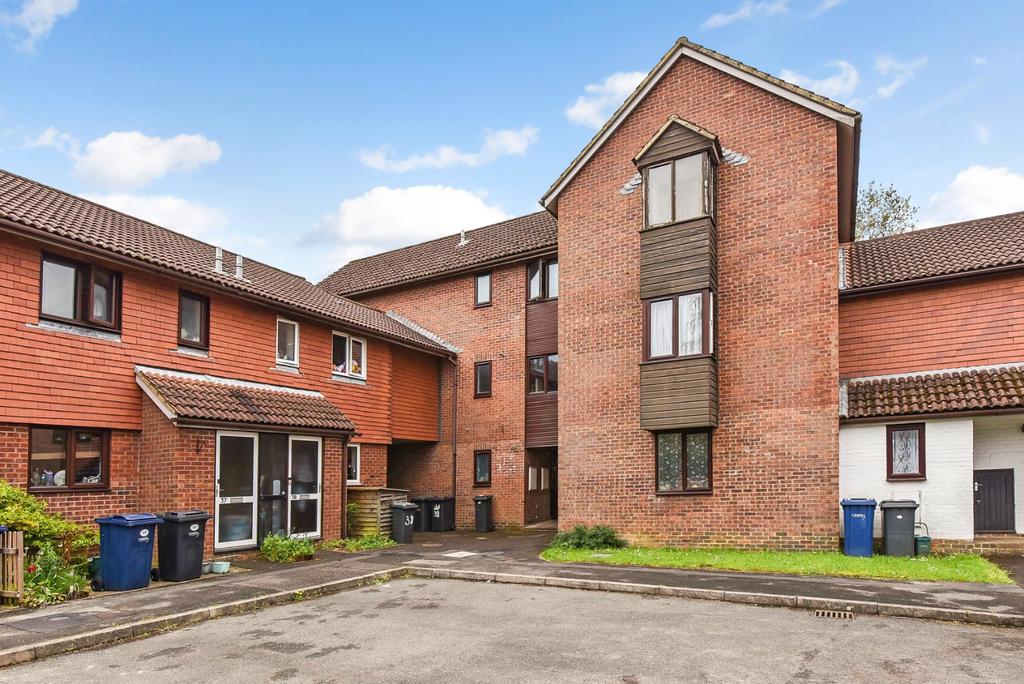 Timbermill Court, Haslemere, Surrey 2 bed flat - £250,000