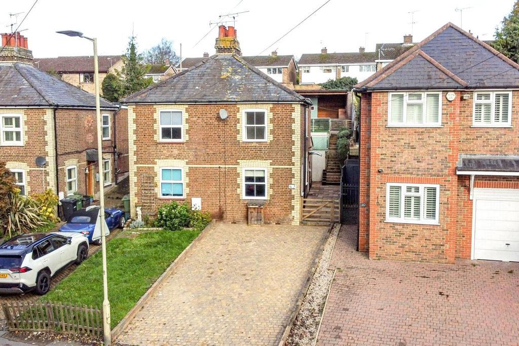 Lower Luton Road, Harpenden... 3 bed semi-detached house - £2,000 pcm ...