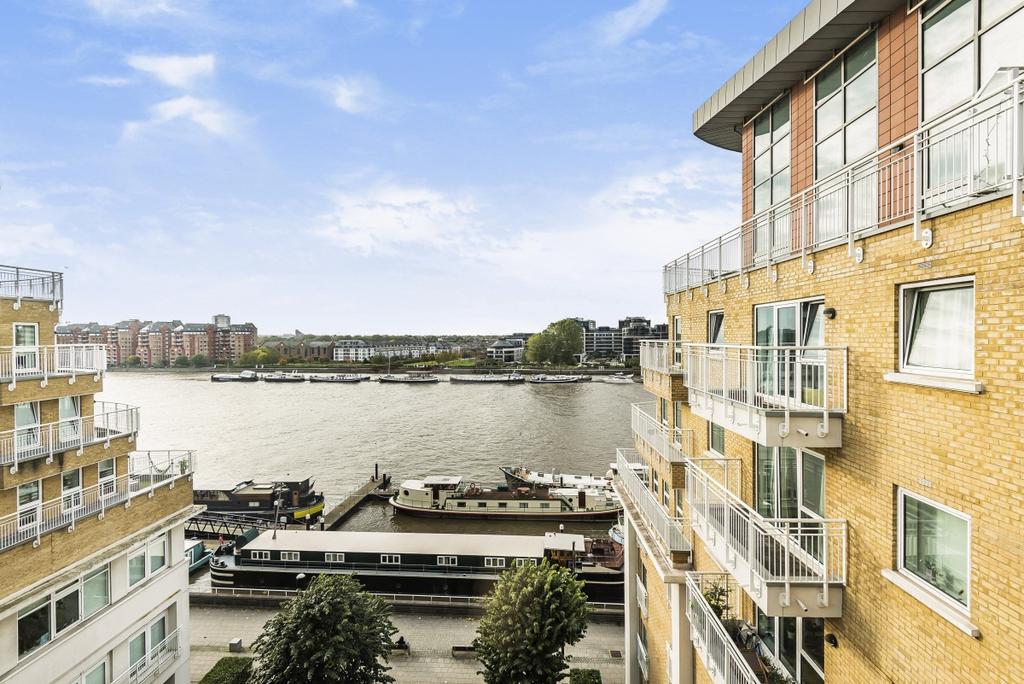 Lombard Road Battersea SW11 2 bed apartment - £2,450 pcm (£565 pw)