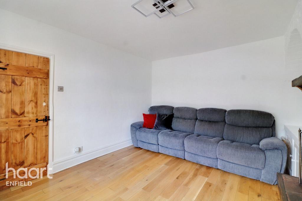 Whitewebbs Lane, Enfield 3 bed terraced house - £550,000