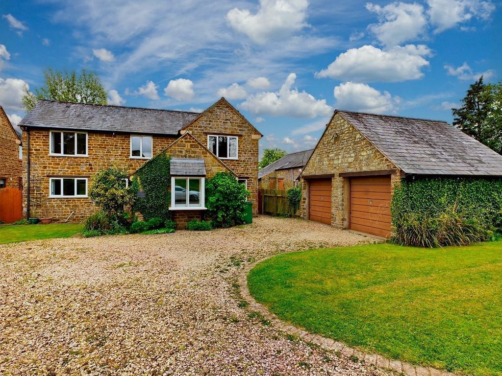 Adstone 4 bed detached house - £600,000