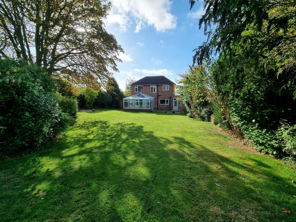 Springs Crescent, Southam, CV47 3 bed detached house - £450,000
