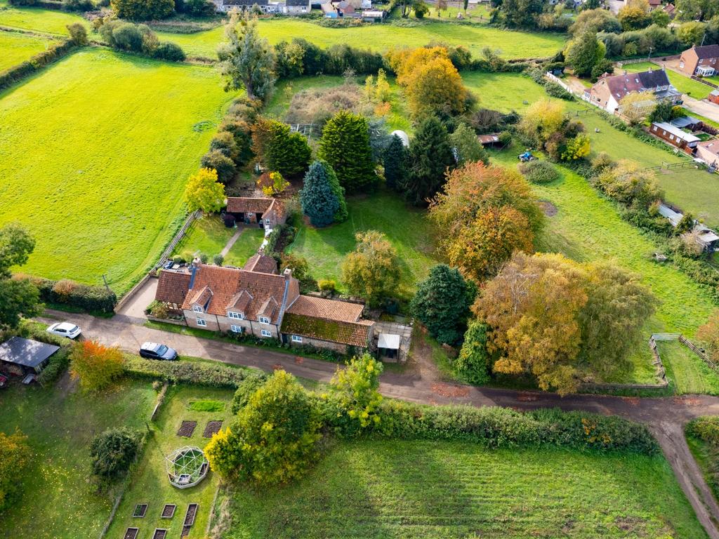 Millers Lane, Wimbotsham 3 bed cottage - £400,000