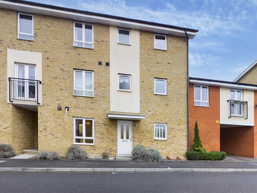 The Roperies, High Wycombe, HP13 7FW 2 bed maisonette - £1,200 pcm (£ ...