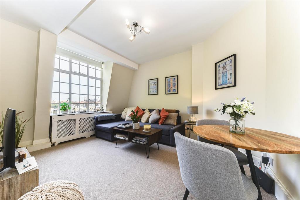 Britten House, SW3 1 bed flat - £700,000