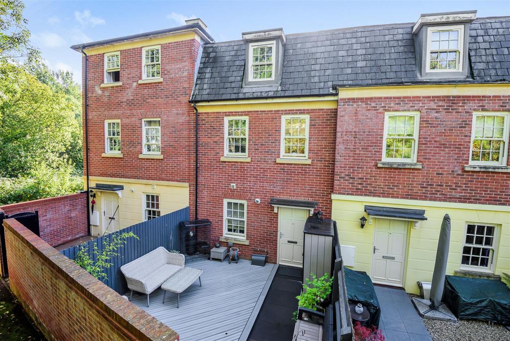 Old Mill Close, Tiverton 3 bed terraced house - £325,000