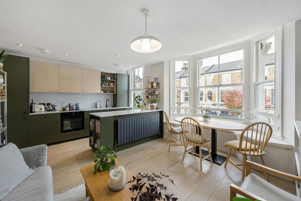 Gateley Road, SW9 2 bed flat - £525,000